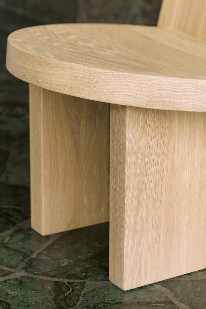 Woak alla Milano Design Week 2024 presenta il nuovo sgabello in legno Rudi