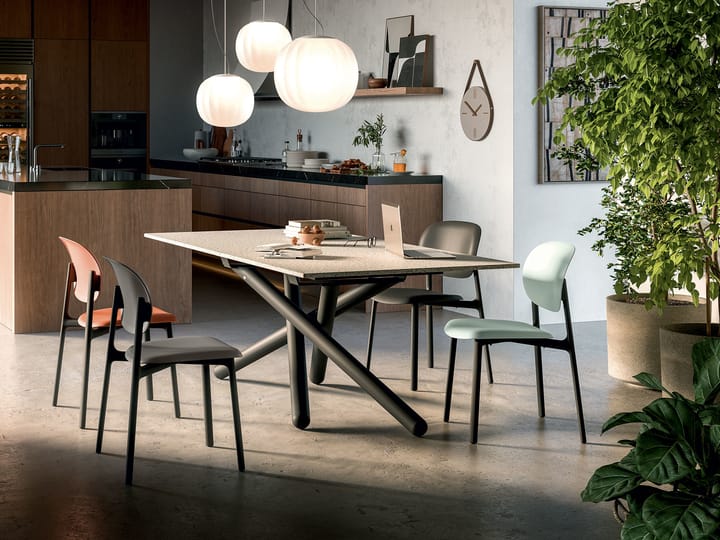 Zero, la nuova sedia sostenibile Connubia disegnata dallo studio Archirivolto