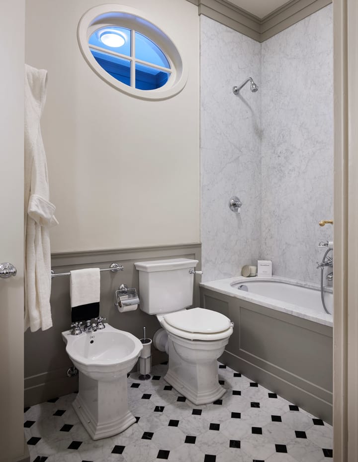 Designerwohnung in Mailand ist mit Badlösungen von Devon & Devon ...