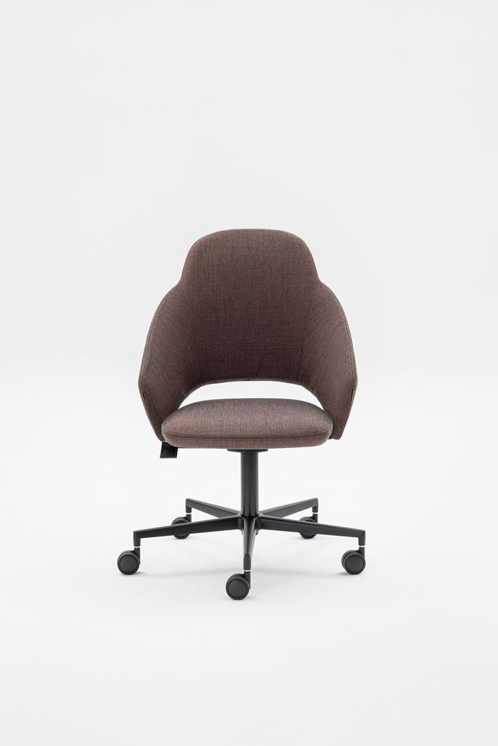 Marcello Ziliani signs the Icon chairs by Mara for domestic and ...