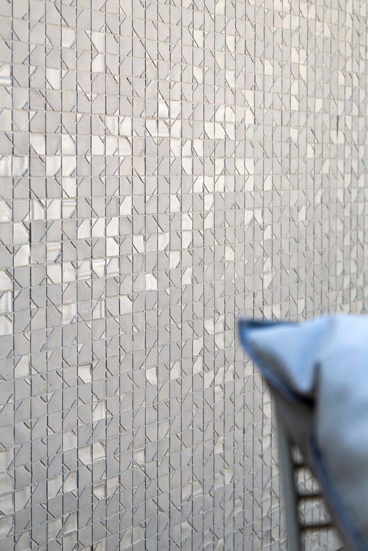 Il progetto del vetro riciclato Mosaicomicro disegnato da Piero Lissoni