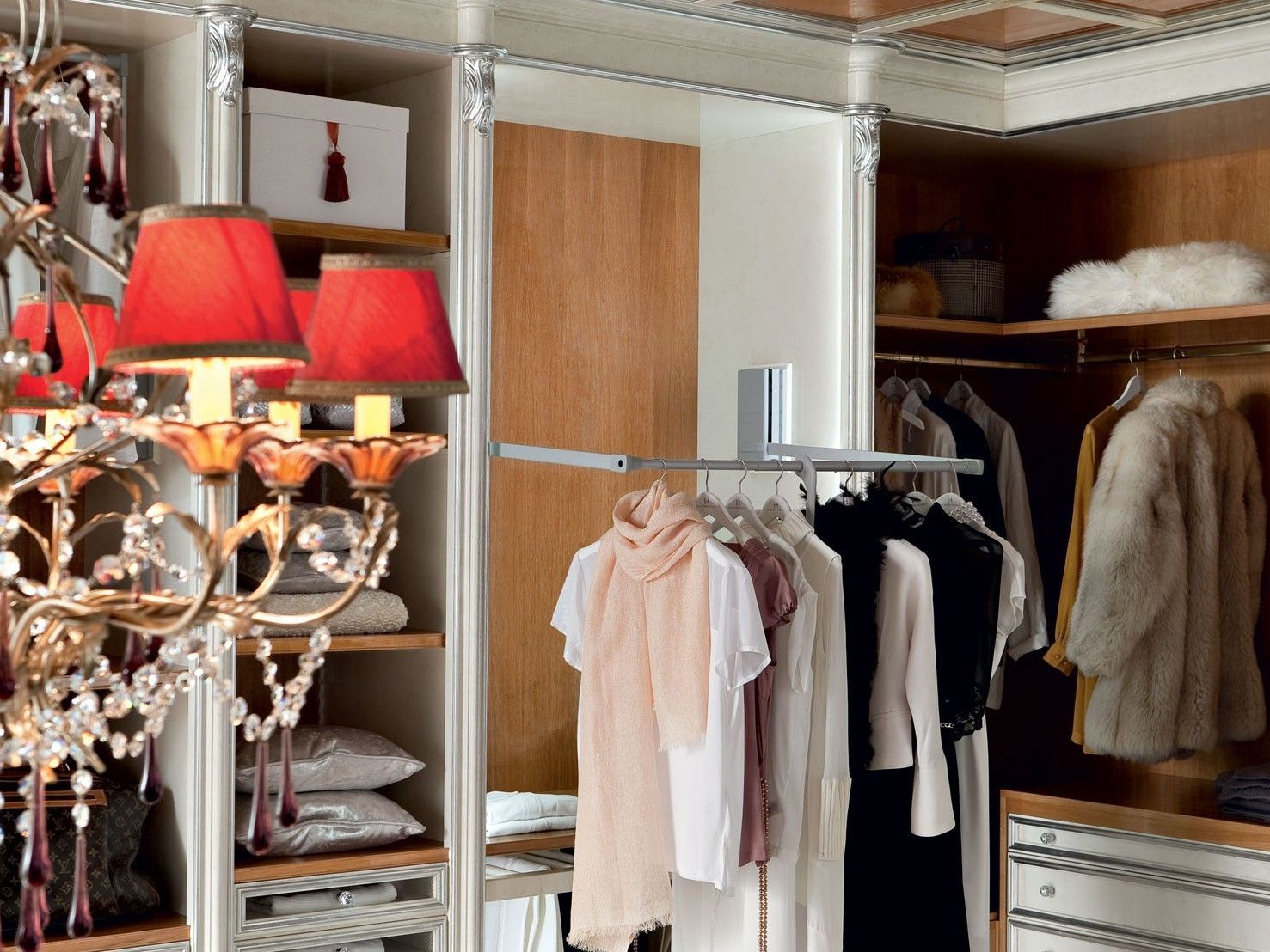 13909 | Walk-in wardrobe Walk-in wardrobe By Modenese Luxury Interiors