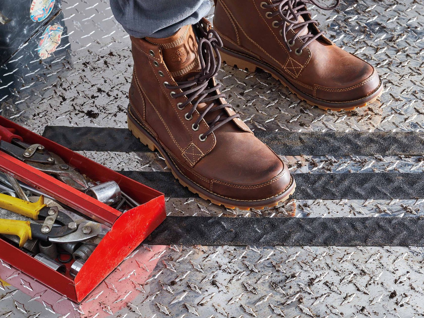 SAFETY-WALK™ CONFORMABLE Non-slip treatment for flooring By 3M Italia