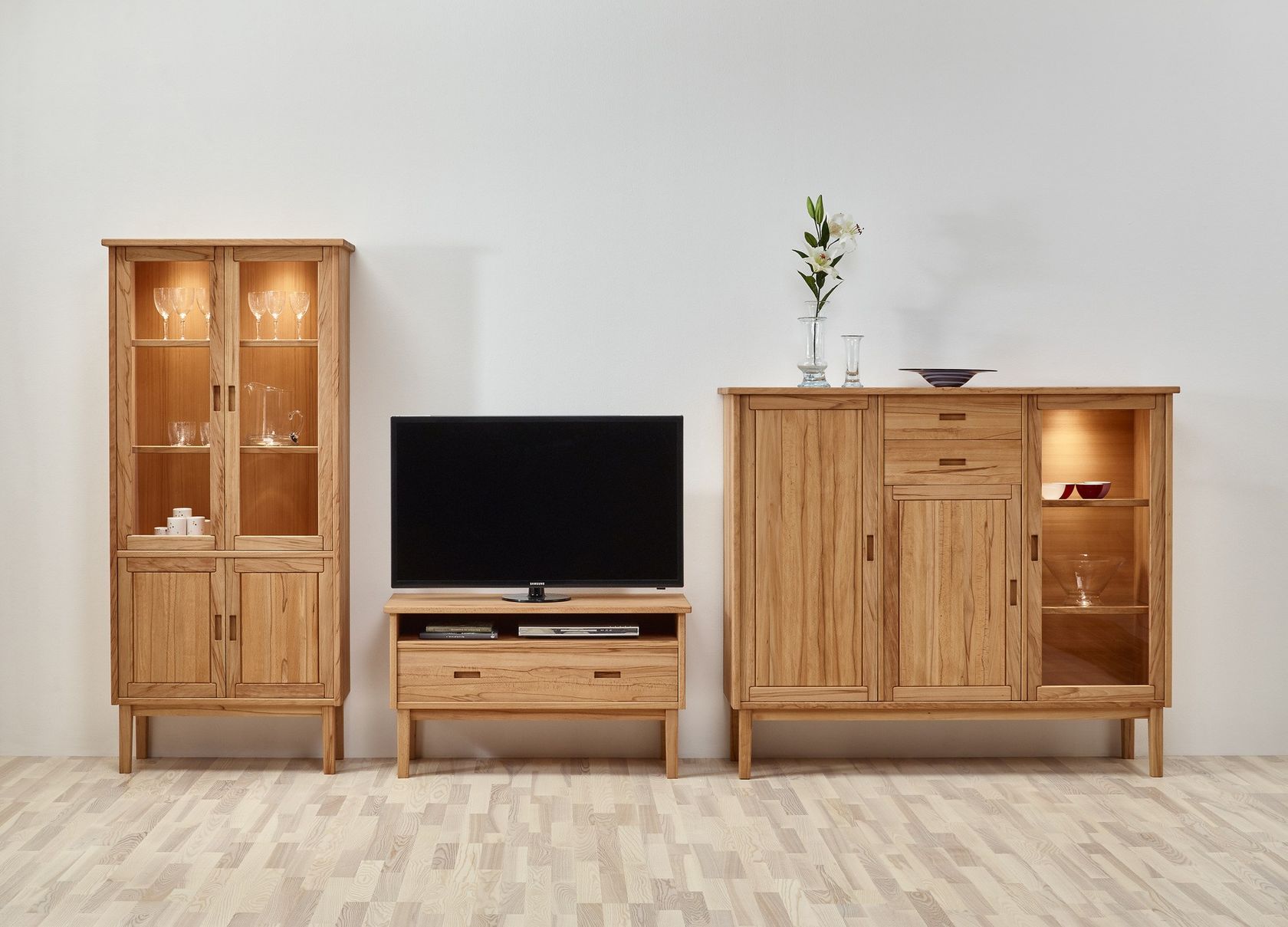 4481 | Highboard Wood and glass display cabinet By Dyrlund