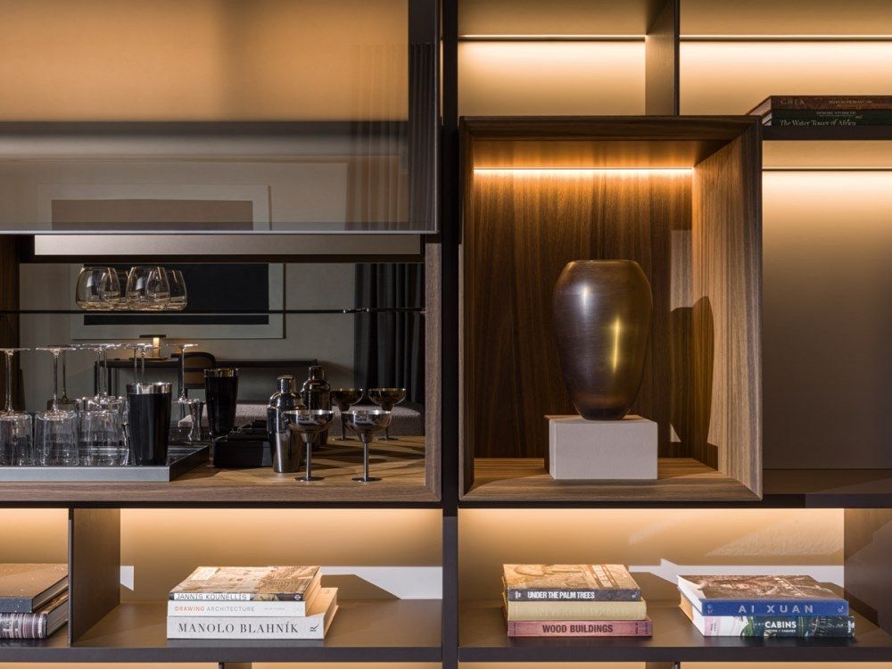 505 UP SYSTEM Sectional wooden bookcase with built-in lights By Molteni ...