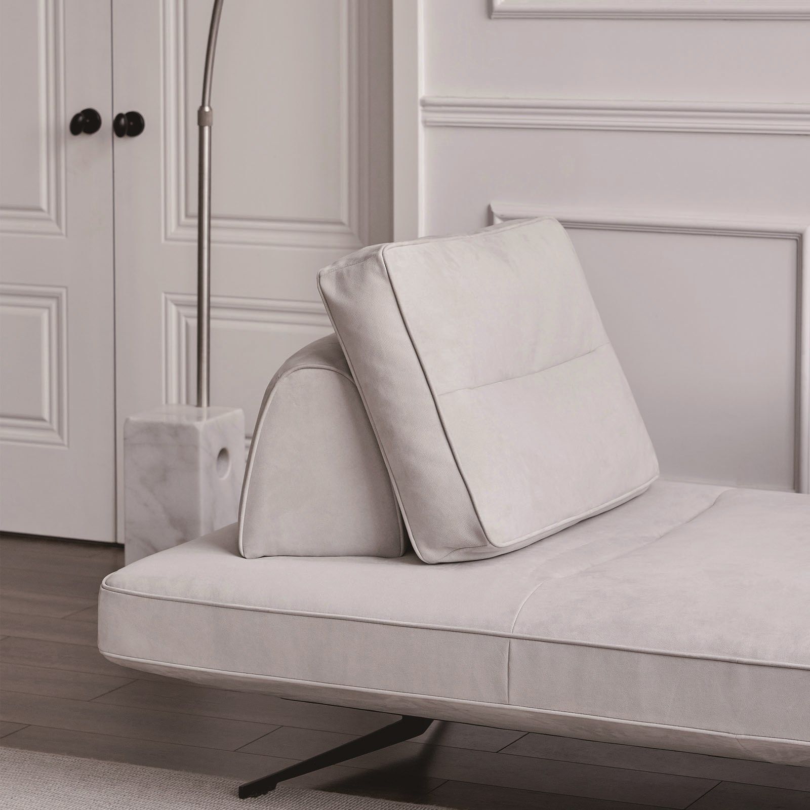 9-LAYER Upholstered fabric day bed By grado design