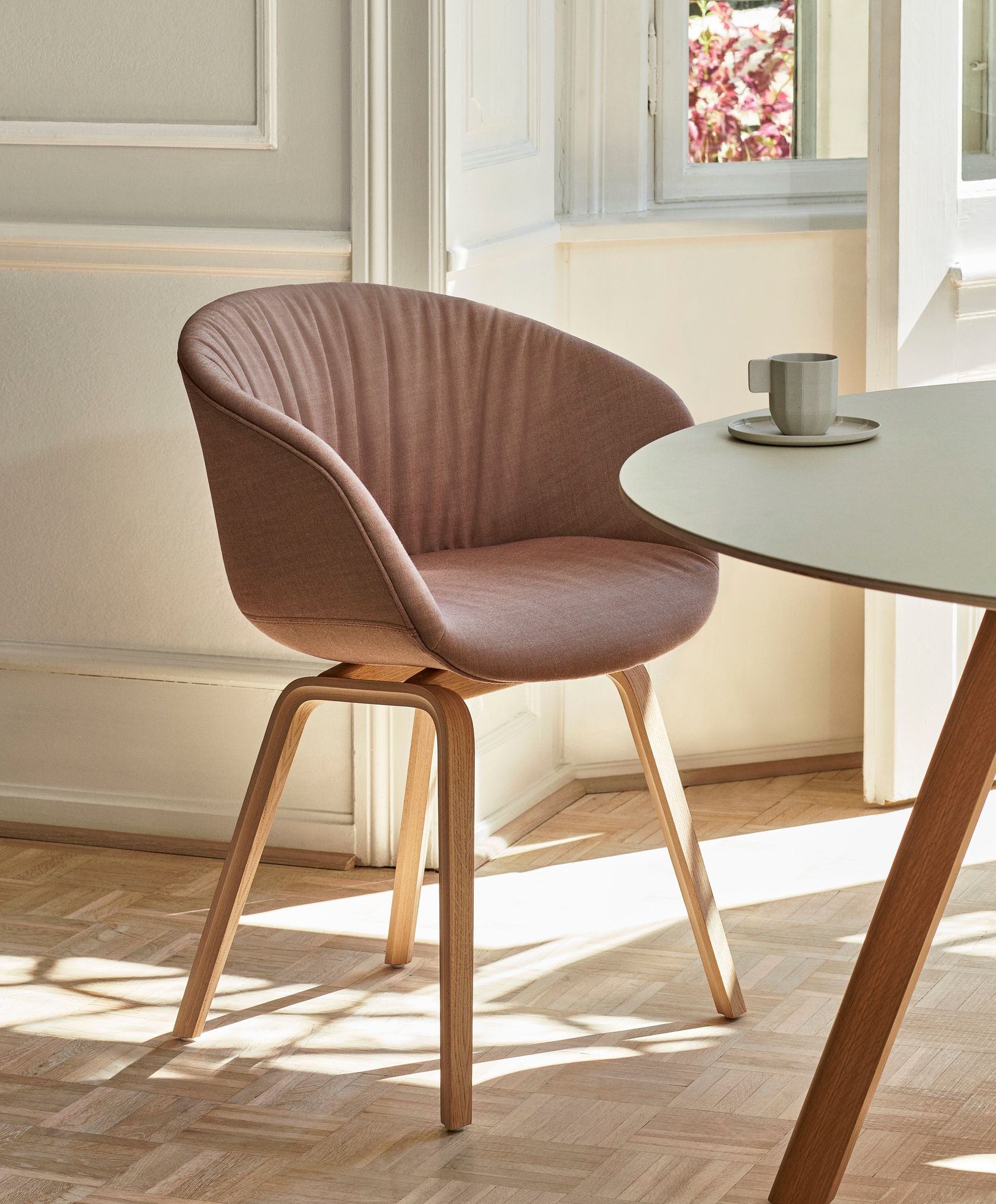 Sedia imbottita con braccioli ABOUT A CHAIR AAC 23 SOFT By Hay design ...