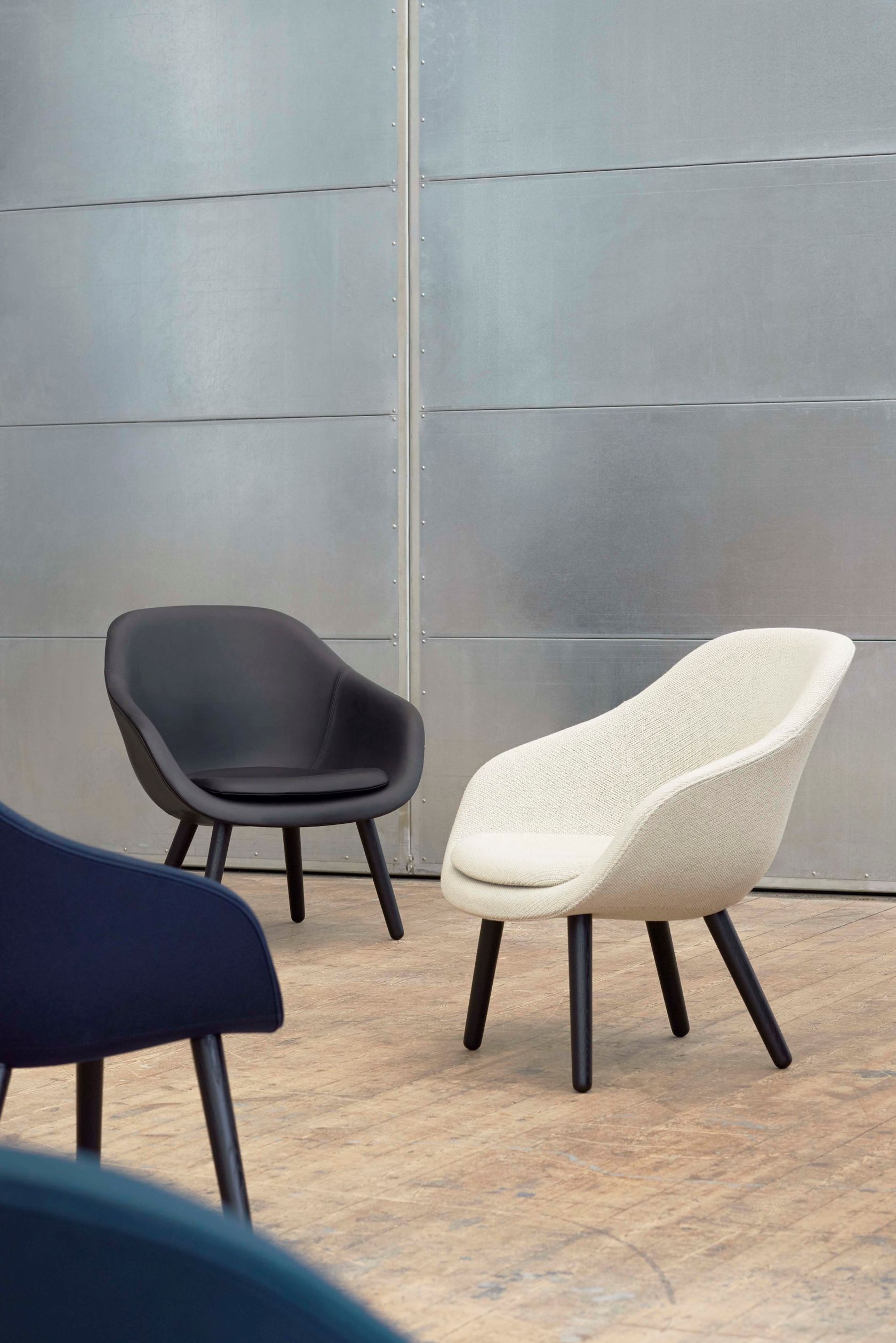 Poltroncina imbottita con braccioli ABOUT A LOUNGE CHAIR AAL82 By Hay ...