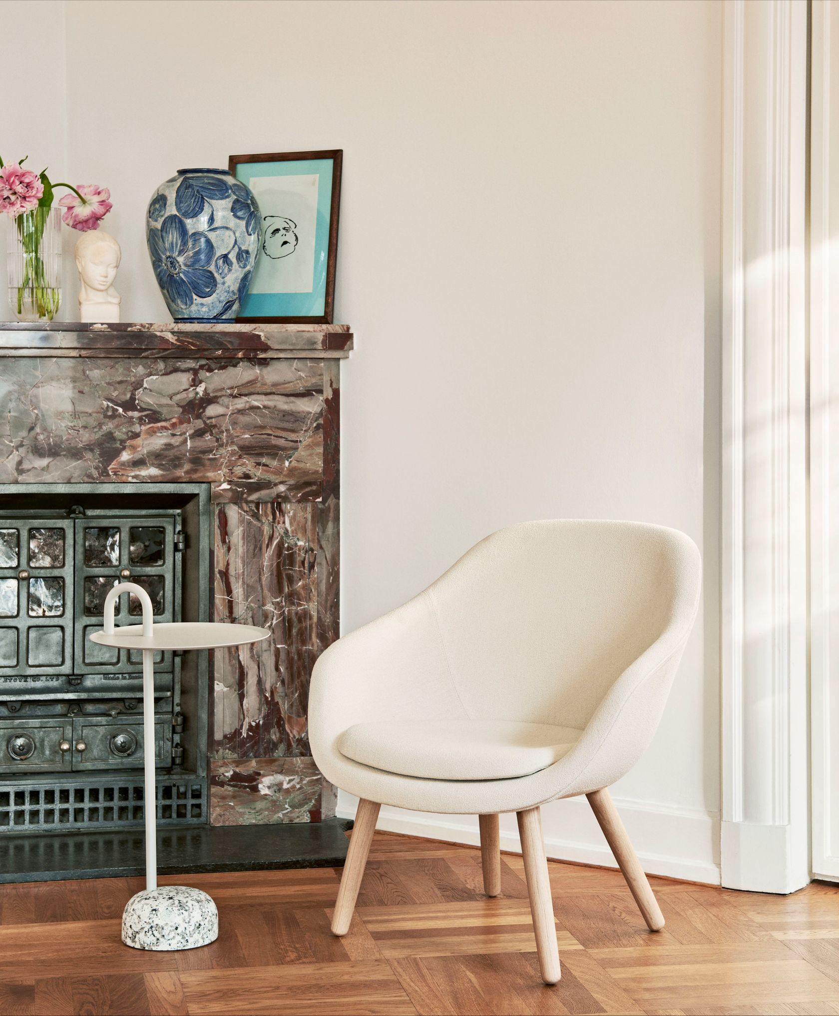 Poltroncina imbottita con braccioli ABOUT A LOUNGE CHAIR AAL82 By Hay ...