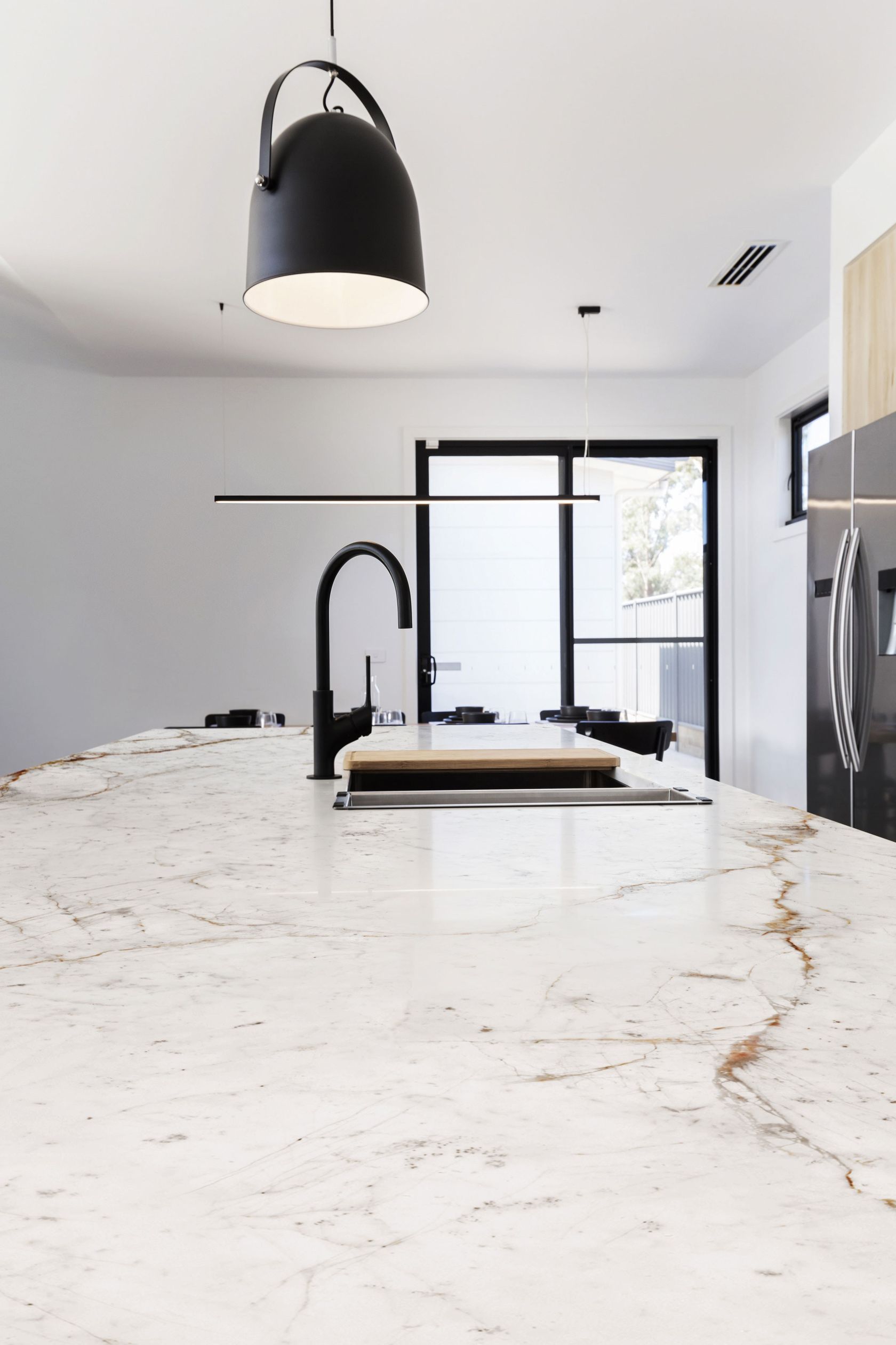 Neolith® wall/floor tiles with marble effect ABU DHABI WHITE By NEOLITH®