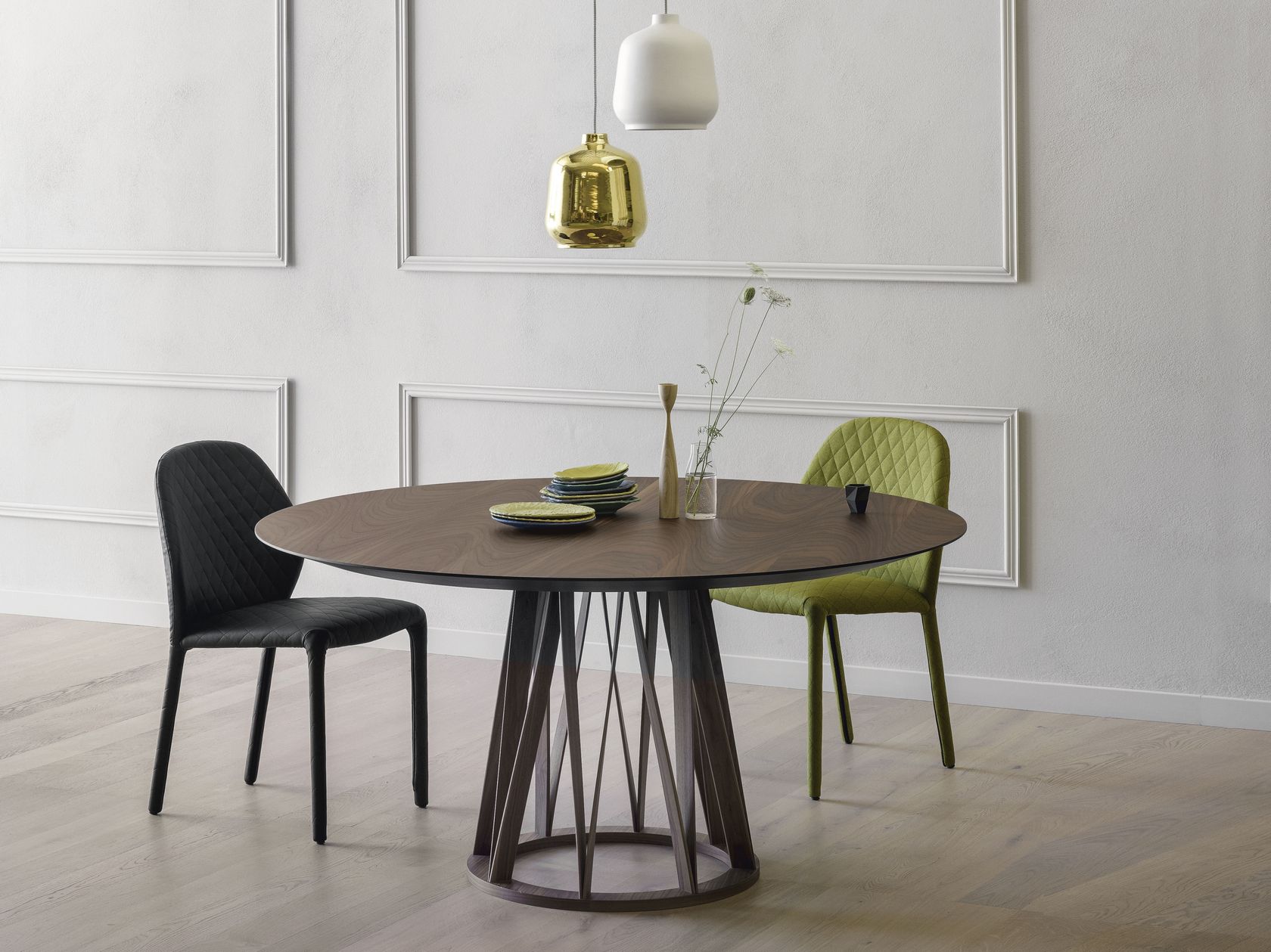 ACCO Round dining table By Miniforms | design Florian Schmid