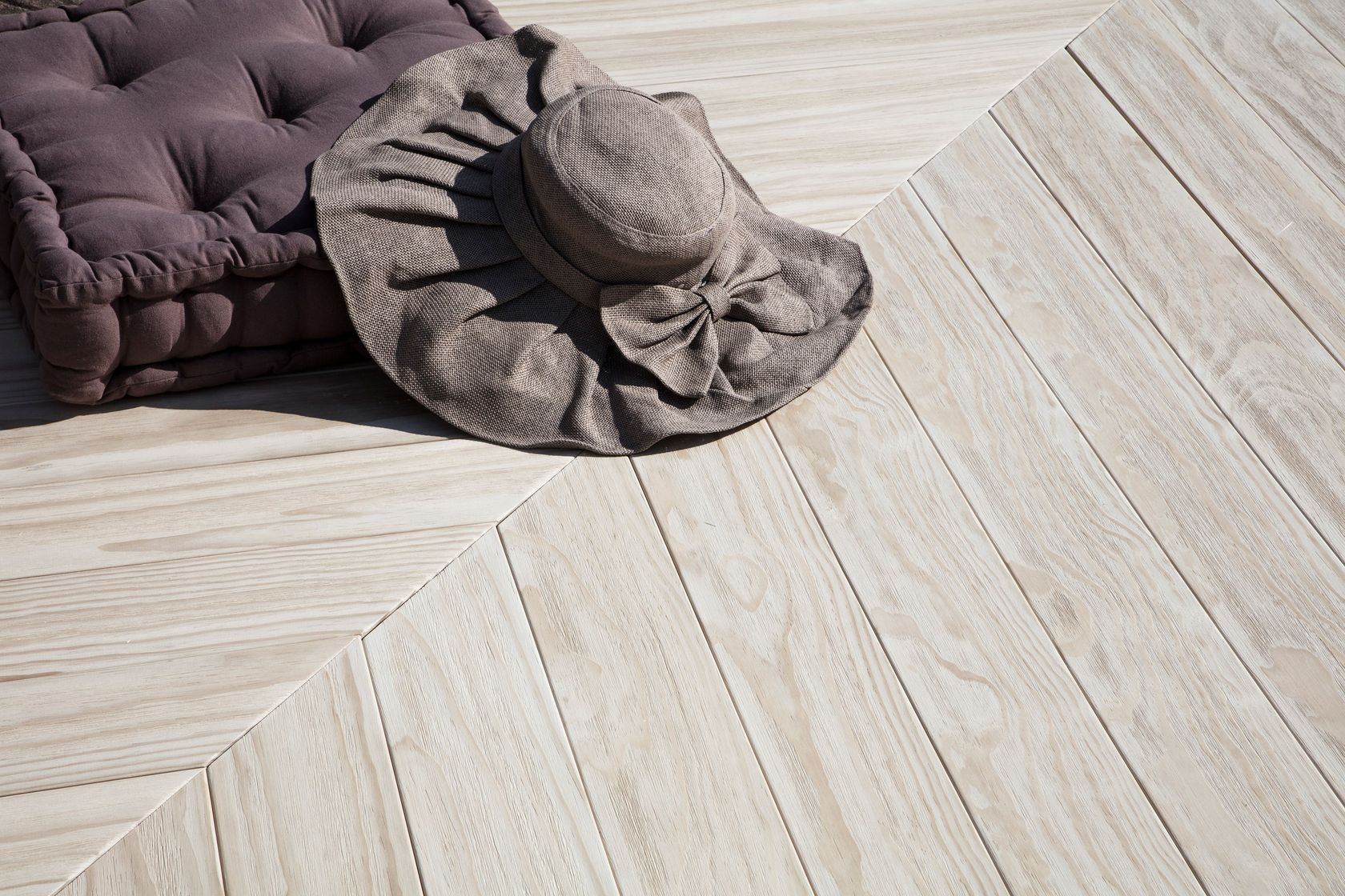 Soalho exterior de madeira Accoya® ACCOYA® HERRINGBONE By Sapiens