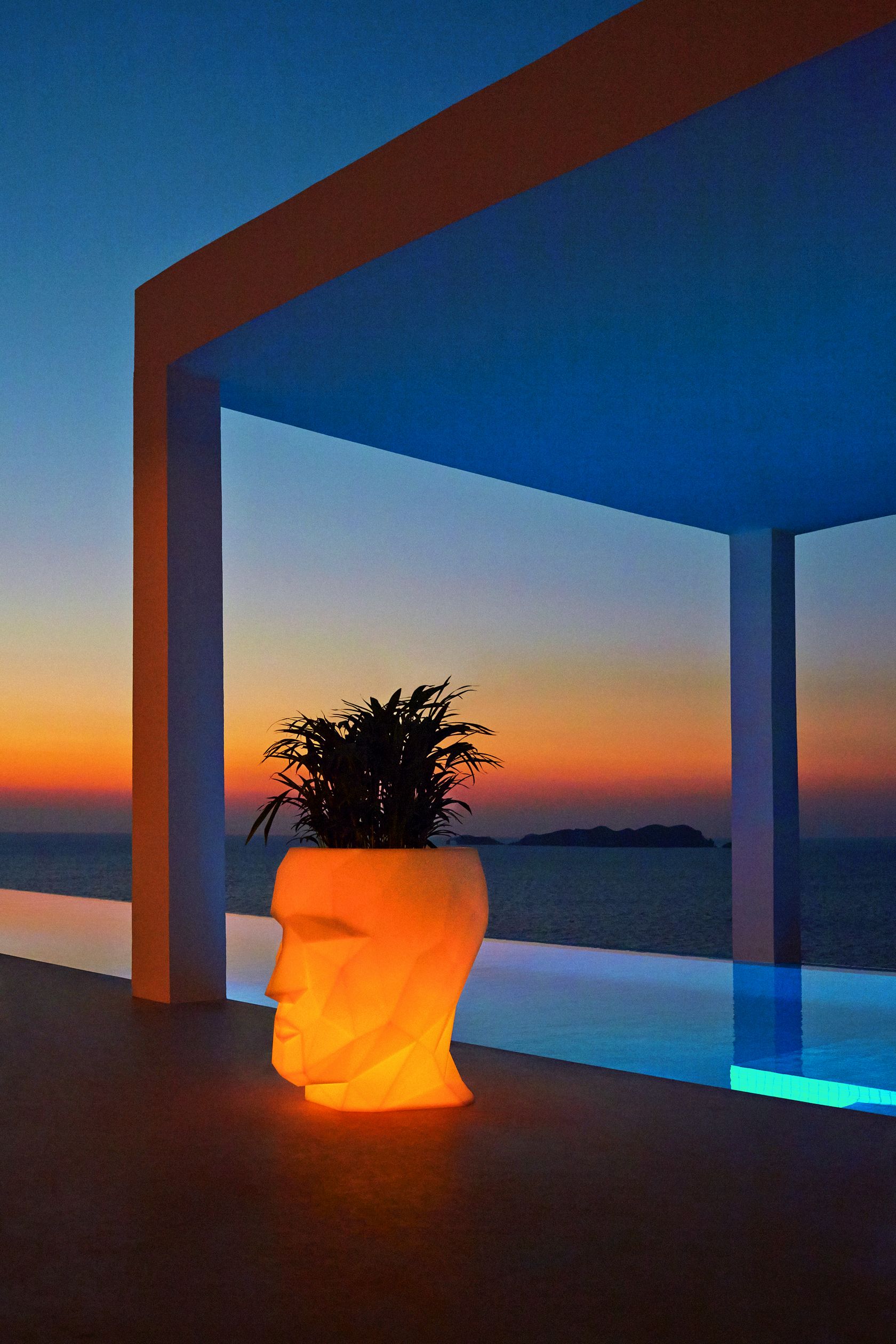 ADAN | Garden vase By VONDOM design Teresa Sapey