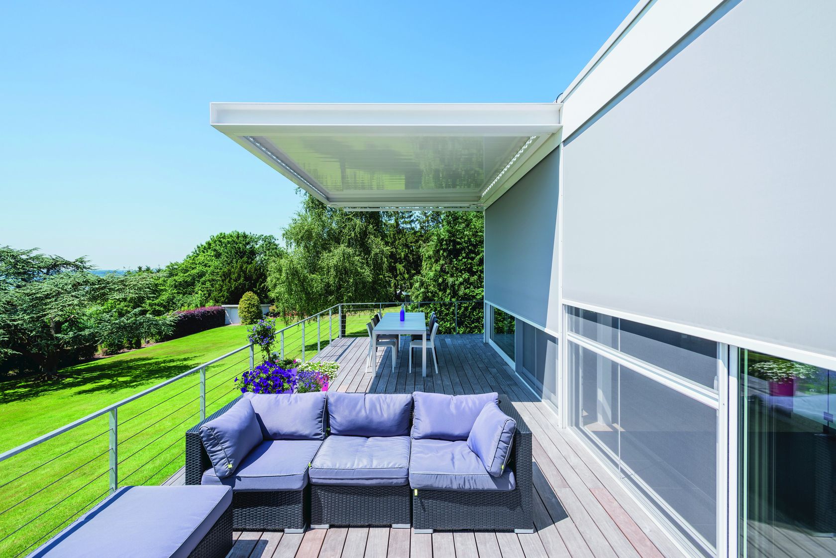 Motorized pergola with adjustable louvers AERO® By RENSON