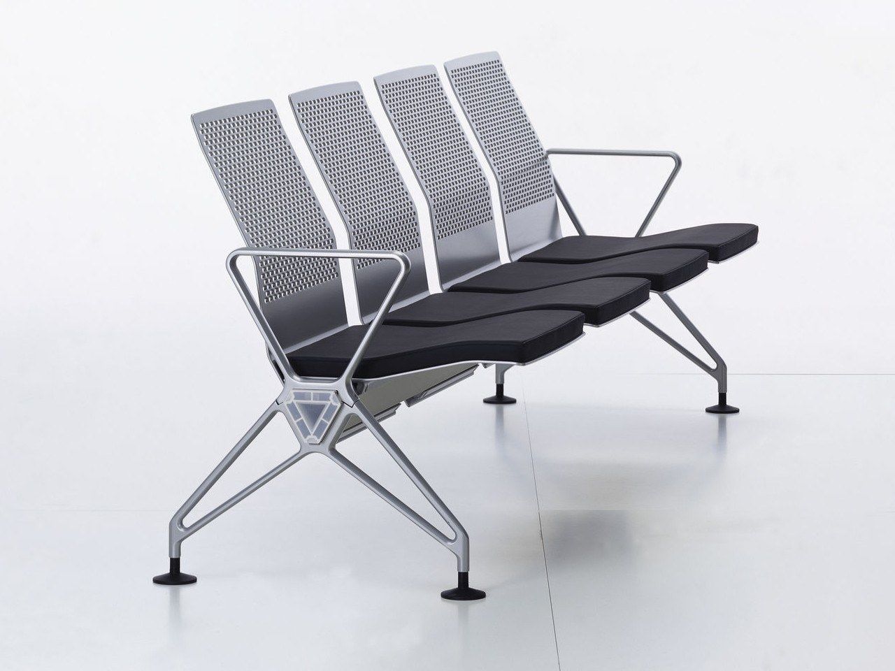 AIRLINE | Steel beam seating By Vitra design Norman Foster