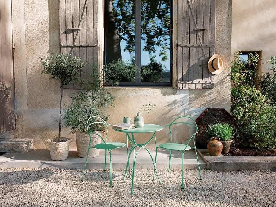 AIRLOOP Steel garden chair with armrests By Fermob | design Frédéric Sofia