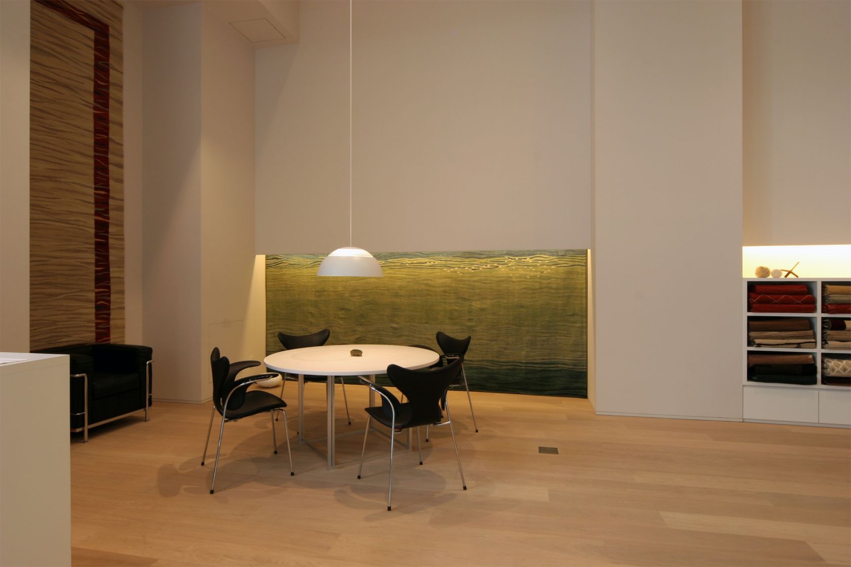 AJ ROYAL pendant lamp By Louis Poulsen design Arne Jacobsen