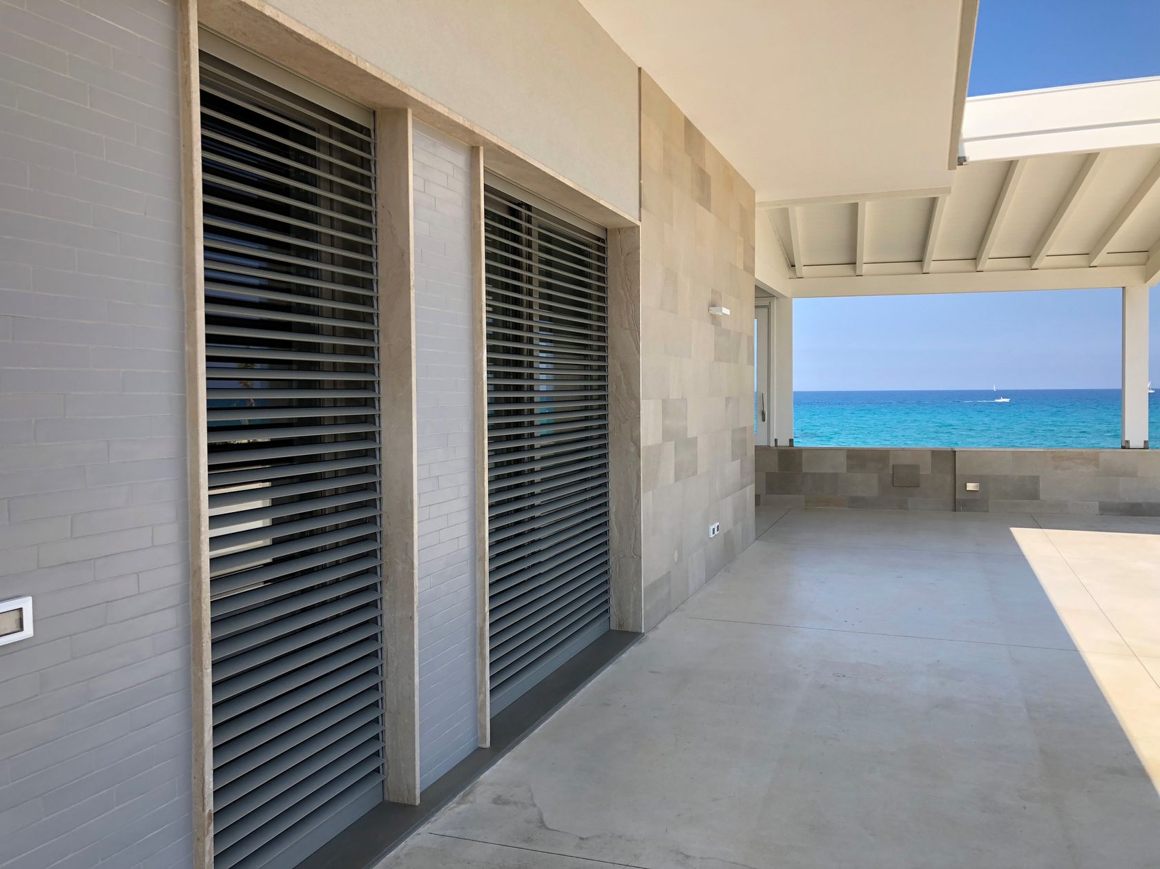 Aluminium roller shutter with adjustable slats ALIKA By Kikau