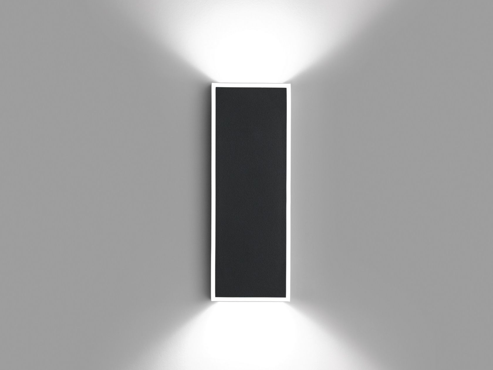 ALPHA 7935 Wall lamp By Vibia