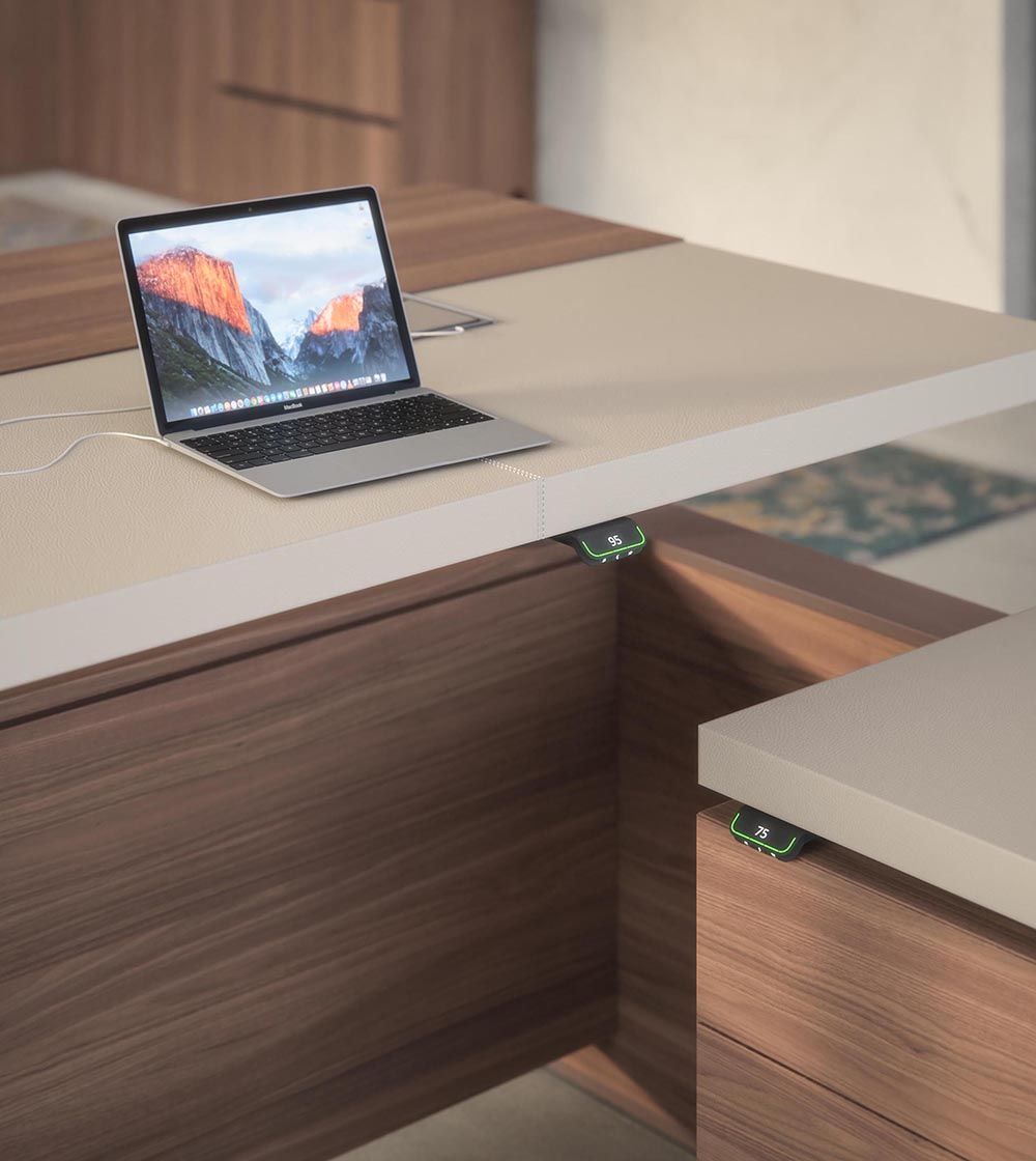 ALTAGAMMA Leather and veneer executive desk By ESTEL GROUP