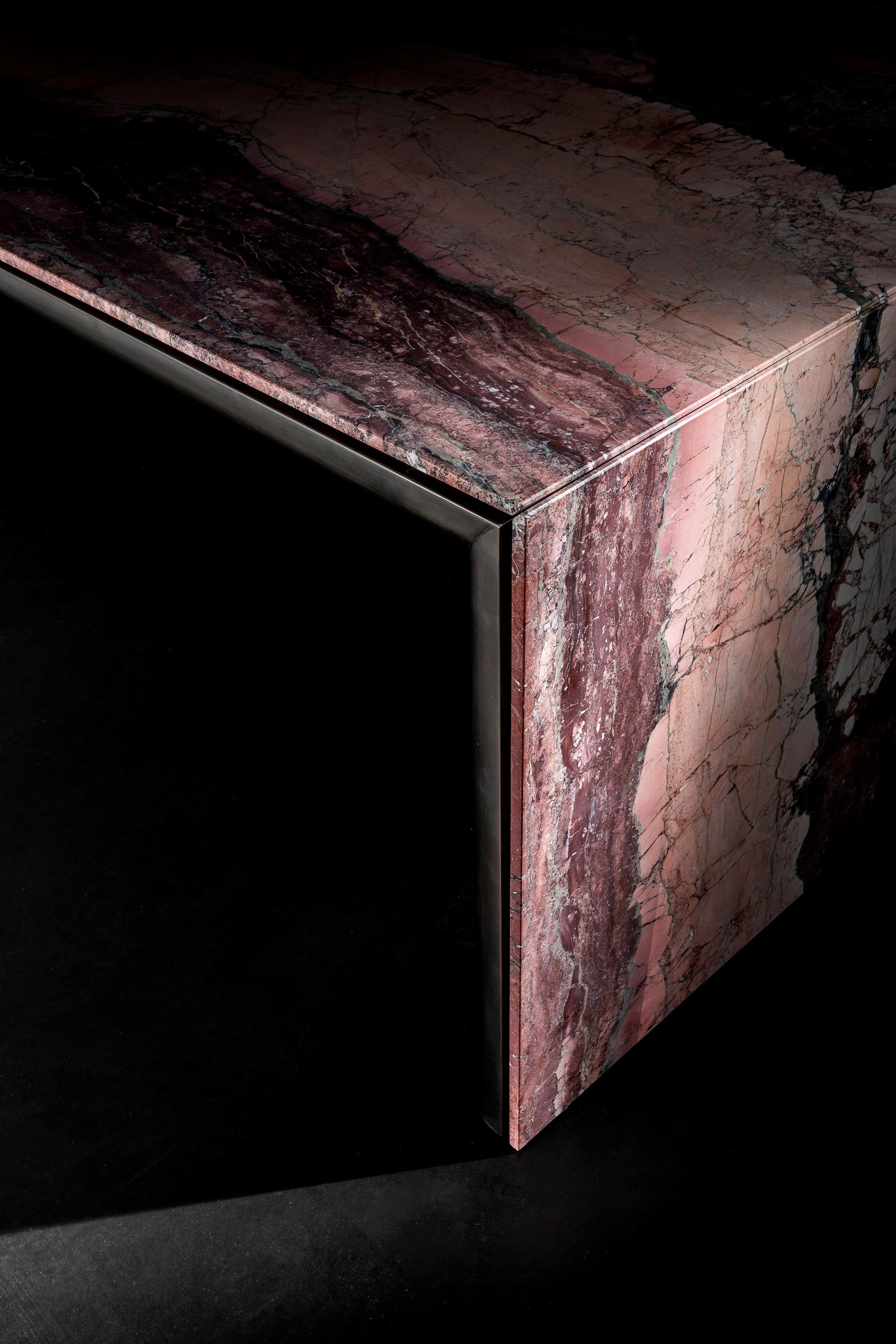 ALTER EGO table By Henge design Massimo Castagna