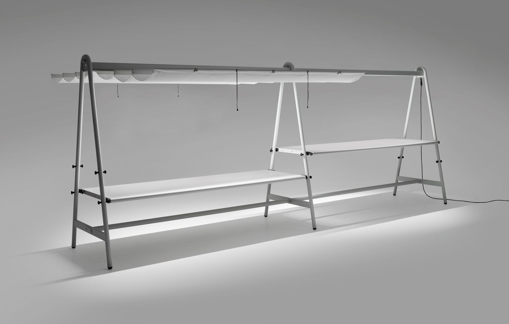 AMAi Height-adjustable rectangular table By Extremis