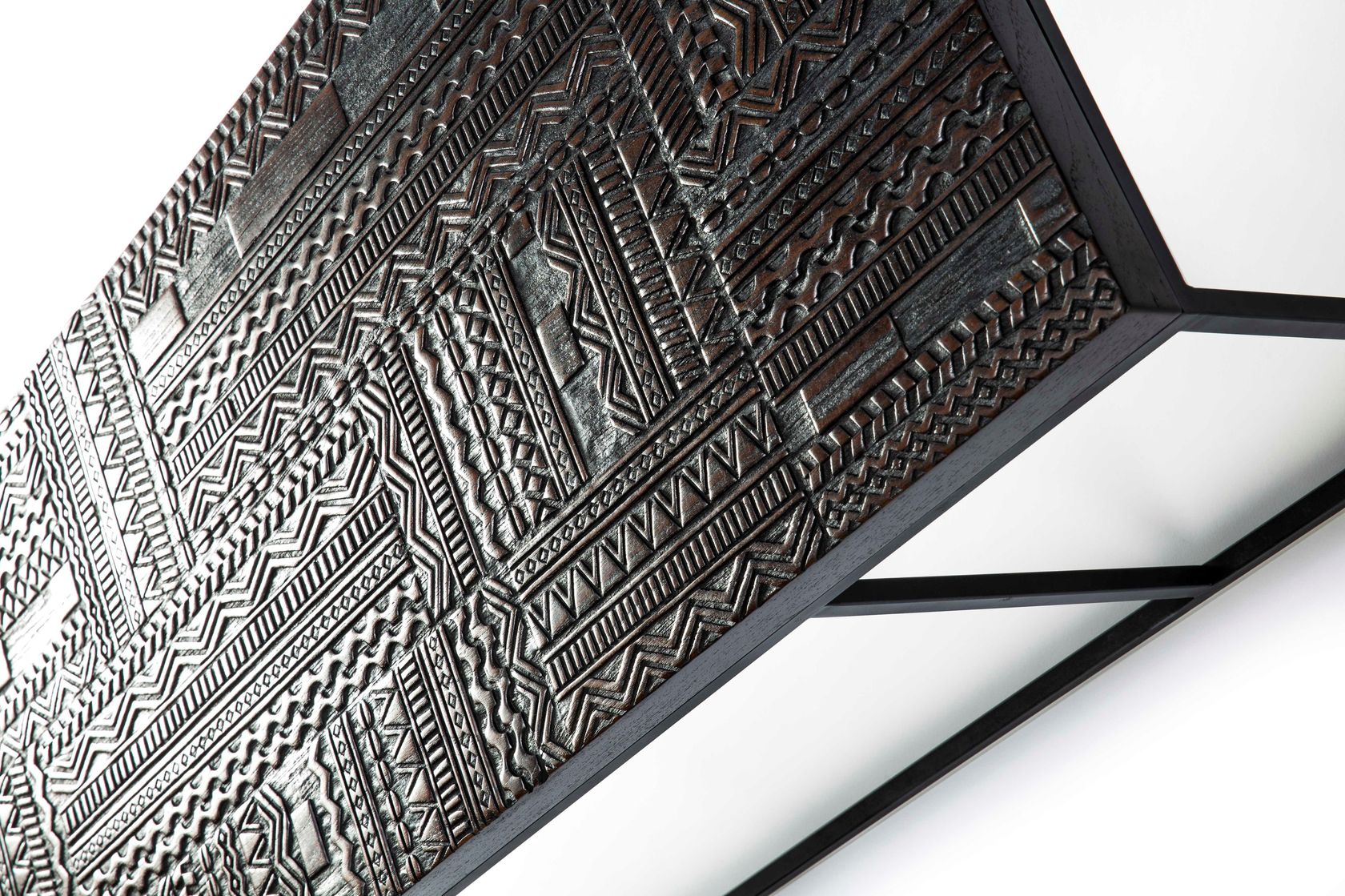 ANCESTORS TABWA | Bench By Ethnicraft design Carlos Baladia