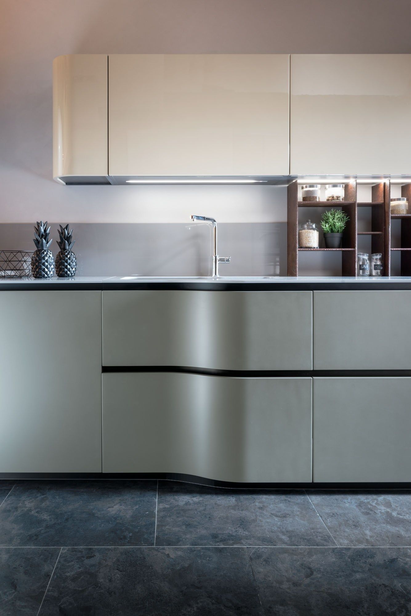 Linear Dekton® kitchen ANDROMEDA CURVY By Floritelli Cucine