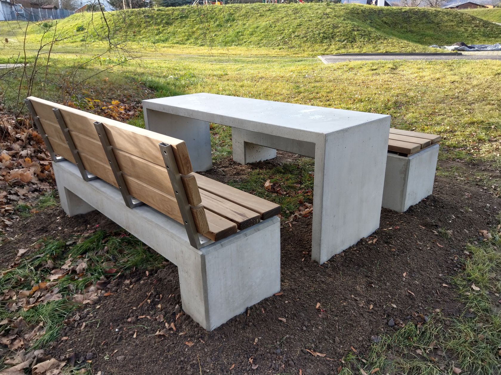 ANGULUS TABULA table By CO33