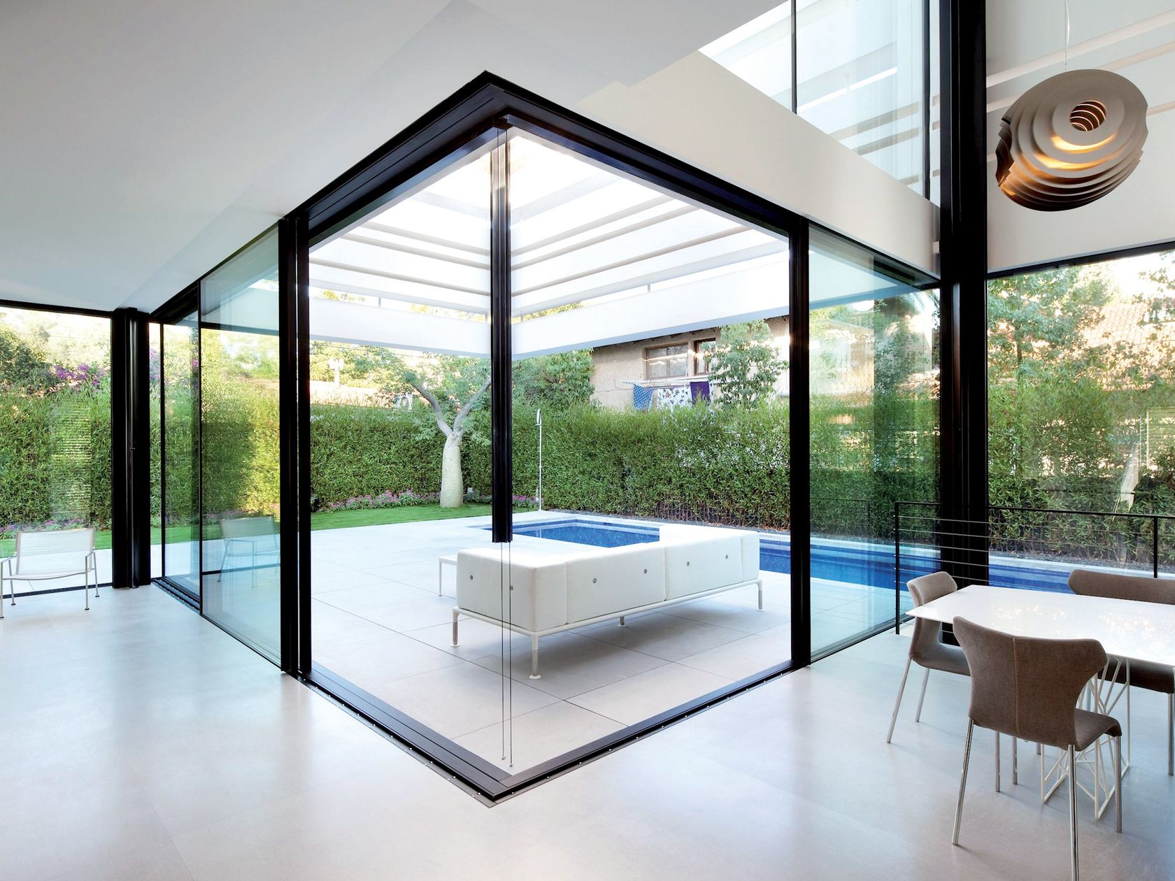 APEXFINE Glass facade By Ponzio