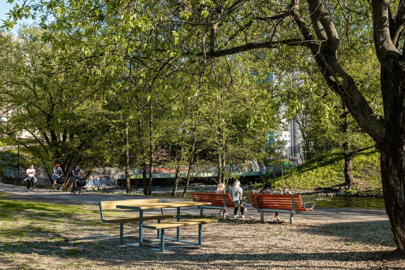 APRIL Table for public areas By VESTRE