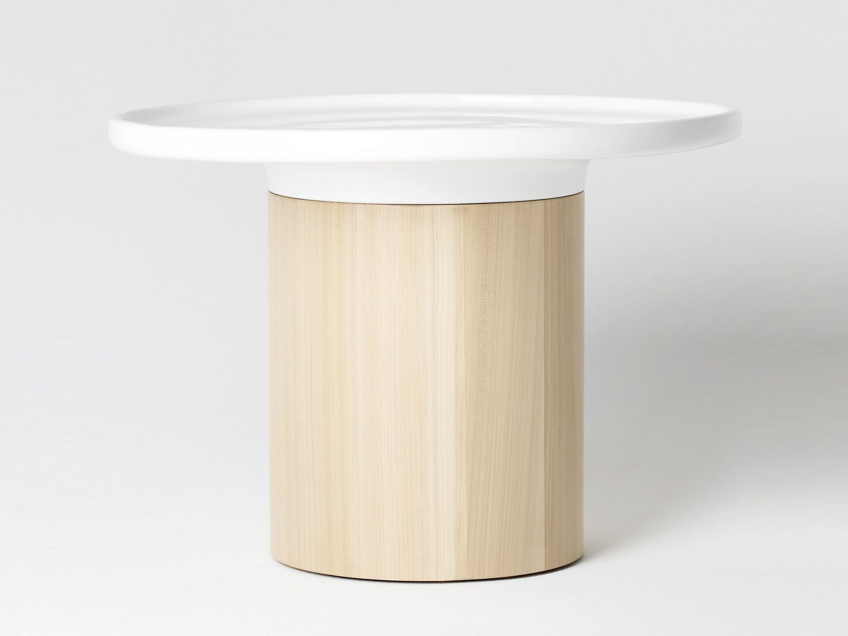 APU Low round wooden coffee table By ZEITRAUM | design Hanna Ehlers