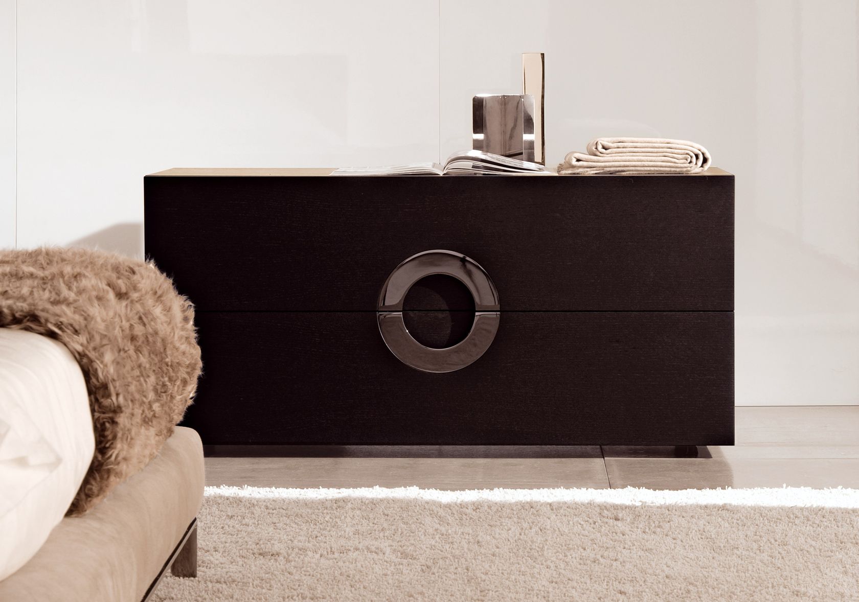 ARCHIPENKO Bedside table By Minotti | design Rodolfo Dordoni