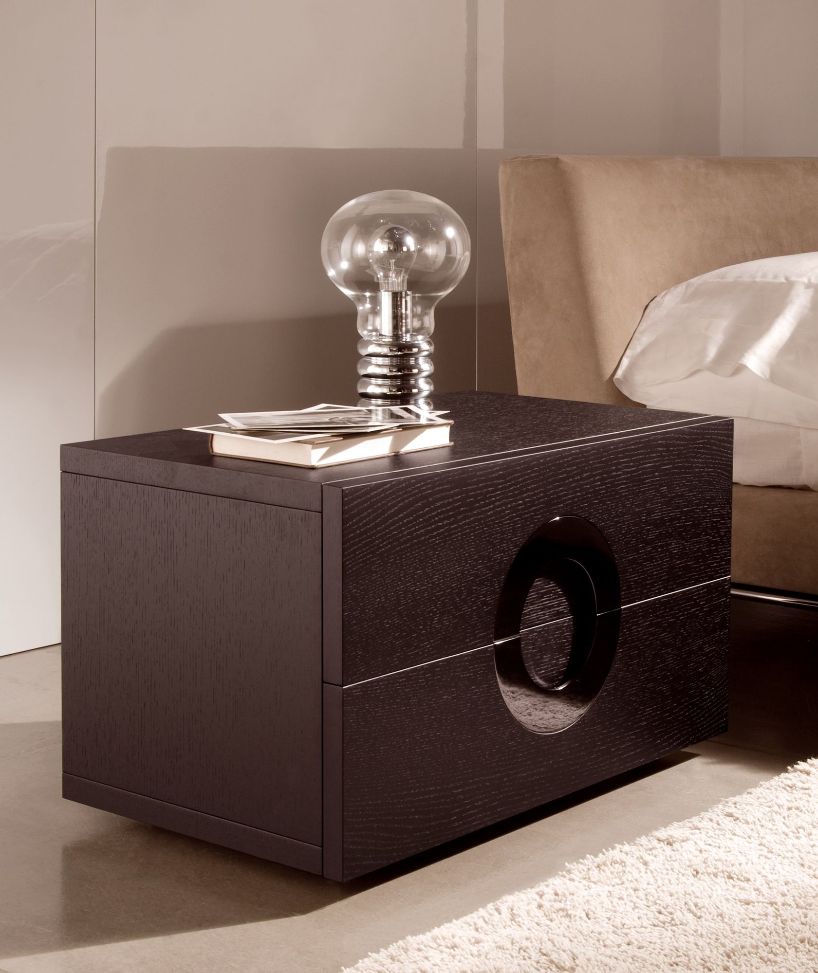 ARCHIPENKO Bedside table By Minotti | design Rodolfo Dordoni