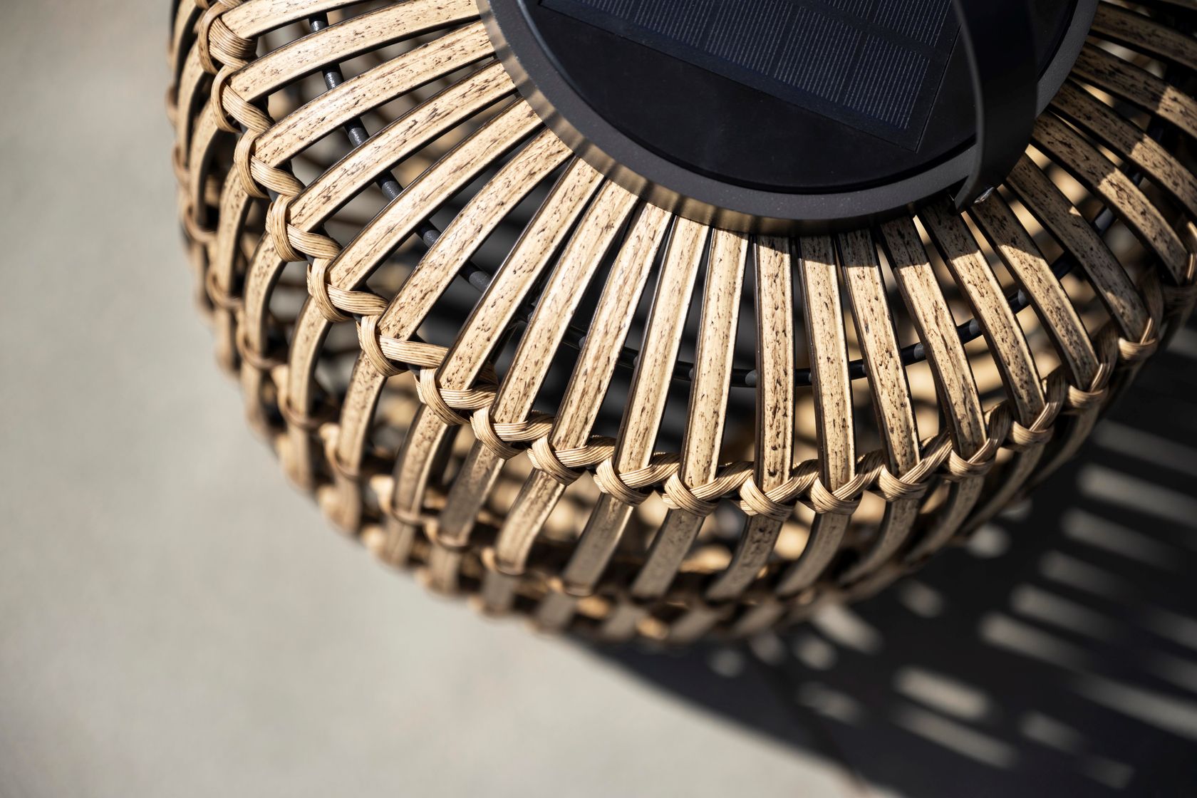 Solar powered wicker lantern ARCQ By Jardinico