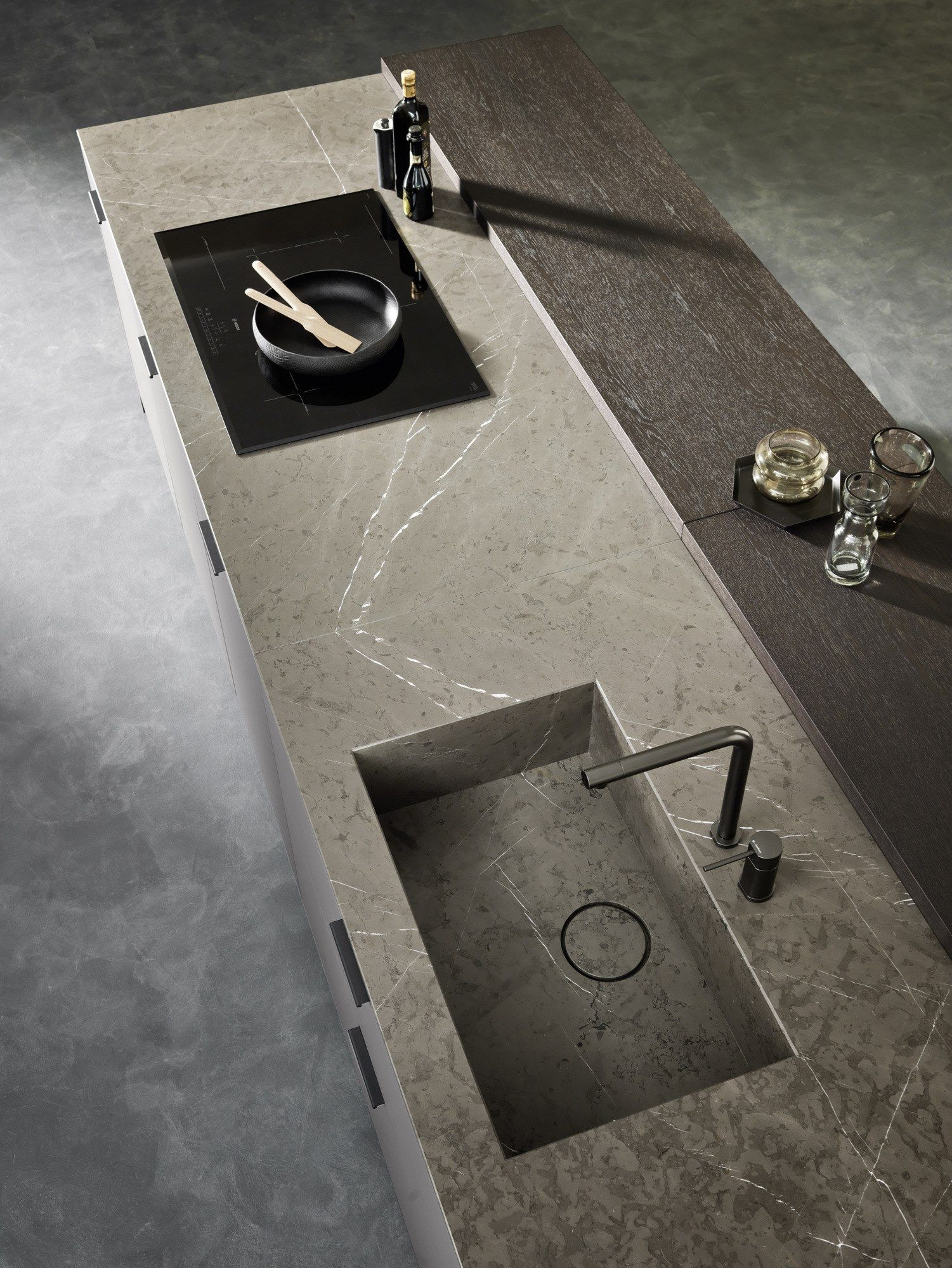 ARKÈ + QUADRA 04 Kitchen with island By Pedini