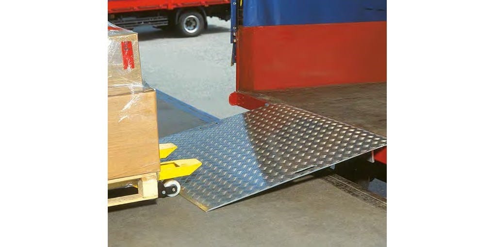 Muelle de carga ASSA ABLOY manual dock levellers By ASSA ABLOY Entrance ...