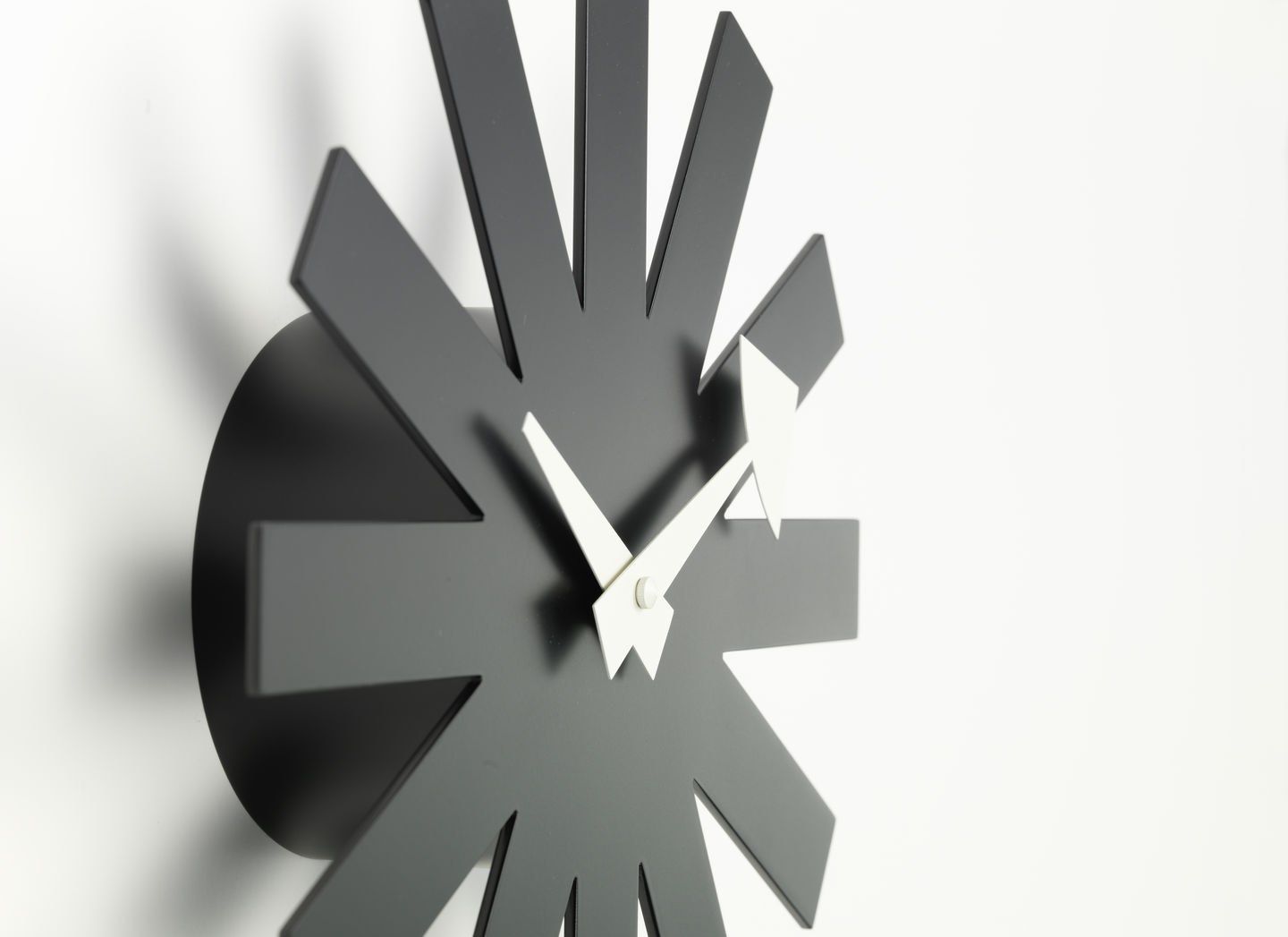 WALL CLOCKS Wall-mounted wooden clock By Vitra | design George Nelson
