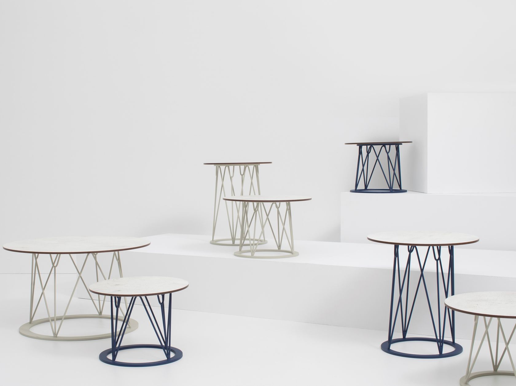 ATAMAN MESH | Coffee table Round HPL garden side table By Garda ...