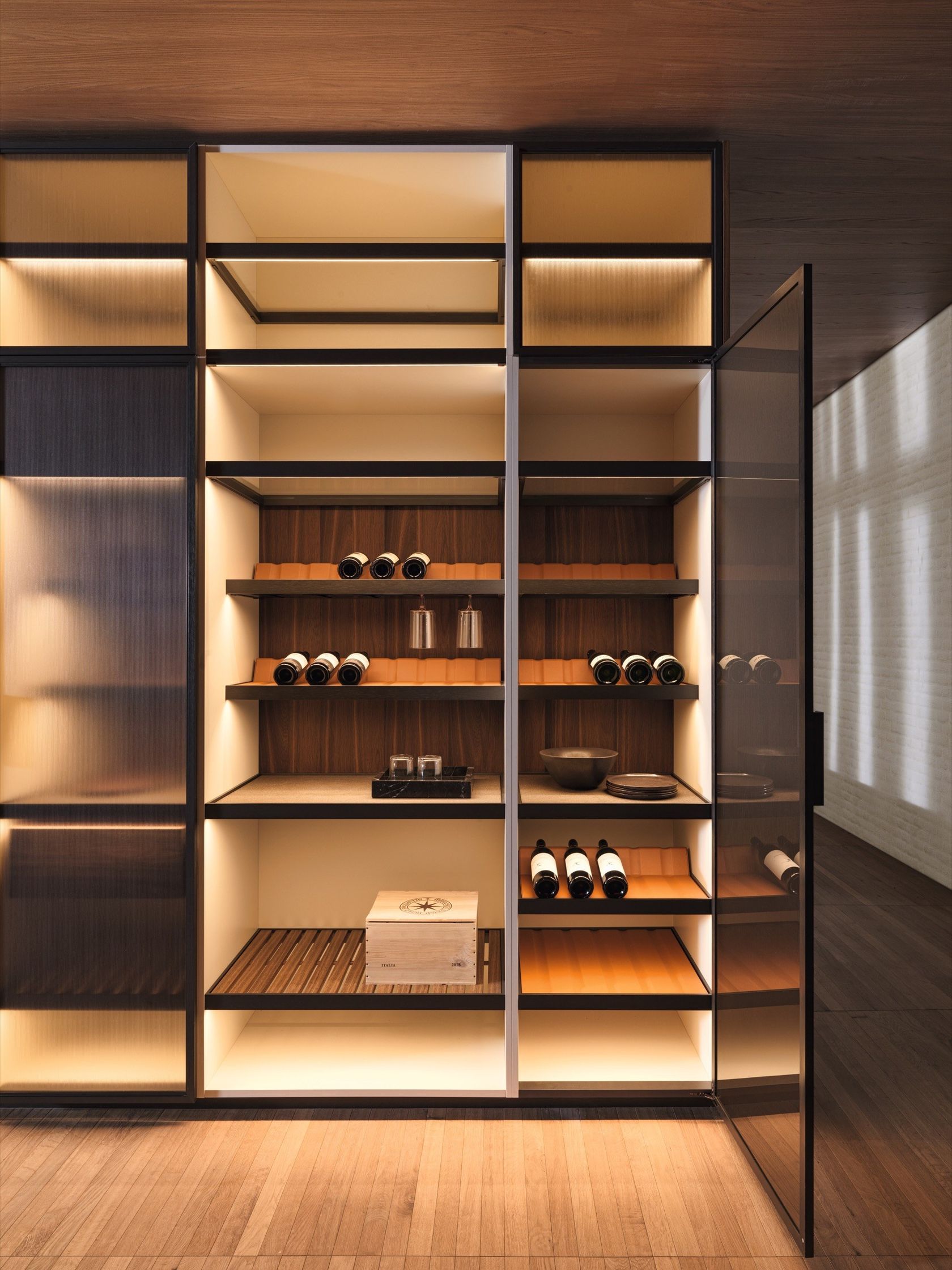 ATELIER COLUMN Wardrobe By Molteni & C. | design Vincent Van Duysen