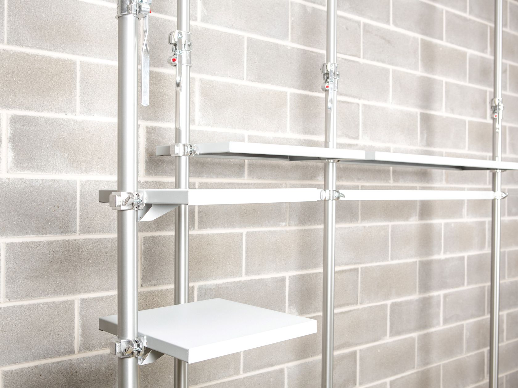 AUTOPOLE Modular retail display unit By ALU