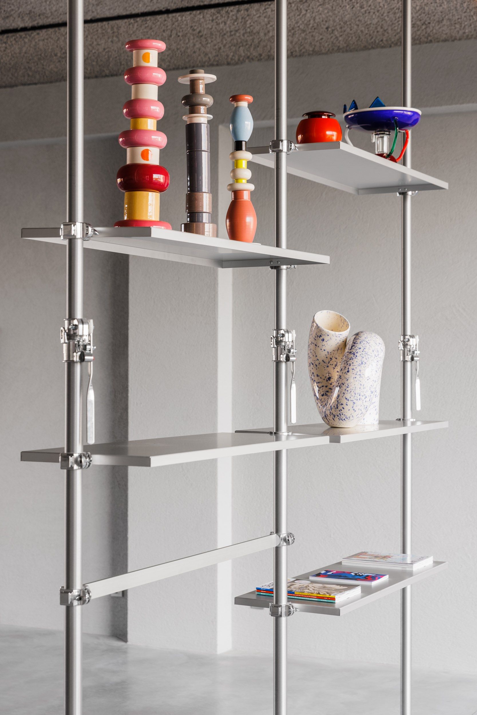 AUTOPOLE Modular retail display unit By ALU