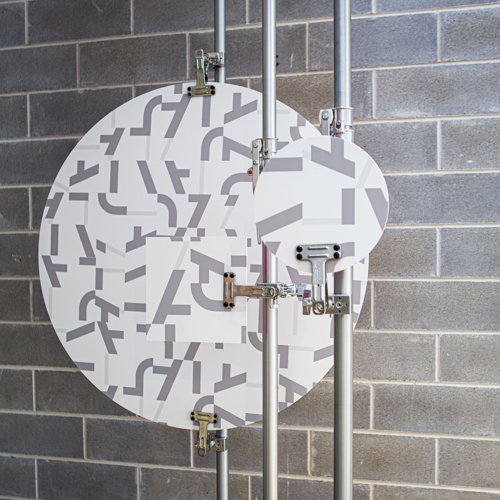 AUTOPOLE Modular retail display unit By ALU