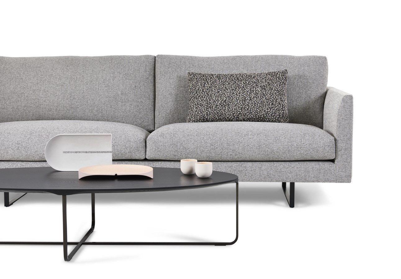 AXEL | Fabric sofa By Montis design Gijs Papavoine