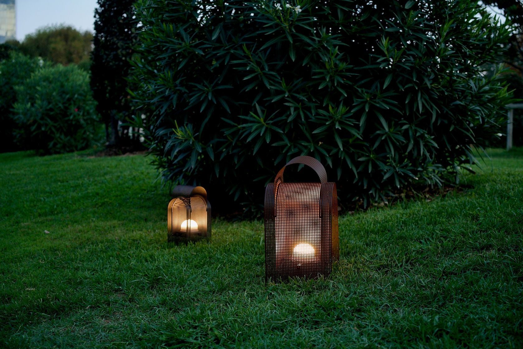 FOLD OUT Outdoor table lamp By Alma light