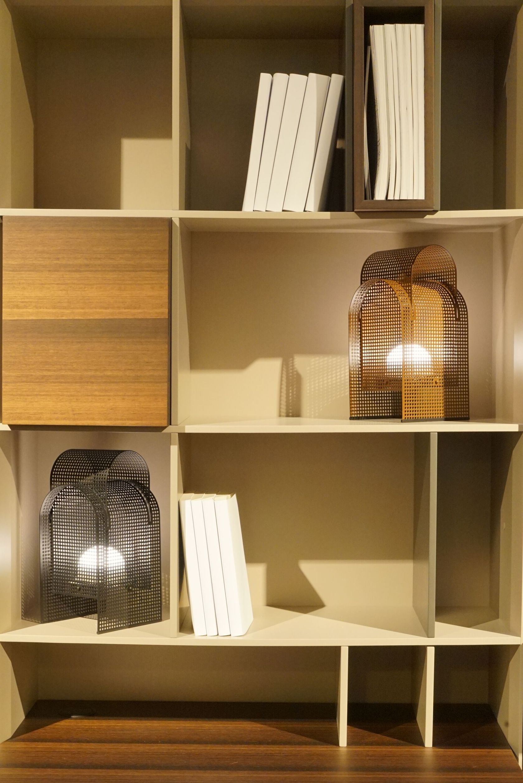 FOLD OUT Outdoor table lamp By Alma light