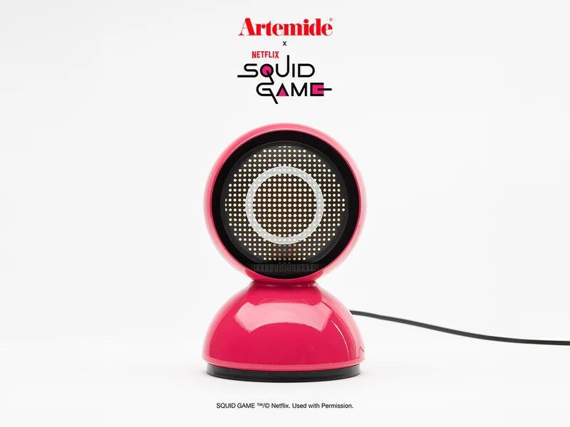 ECLISSE X SQUID GAME GUARD Painted metal table lamp By Artemide ...
