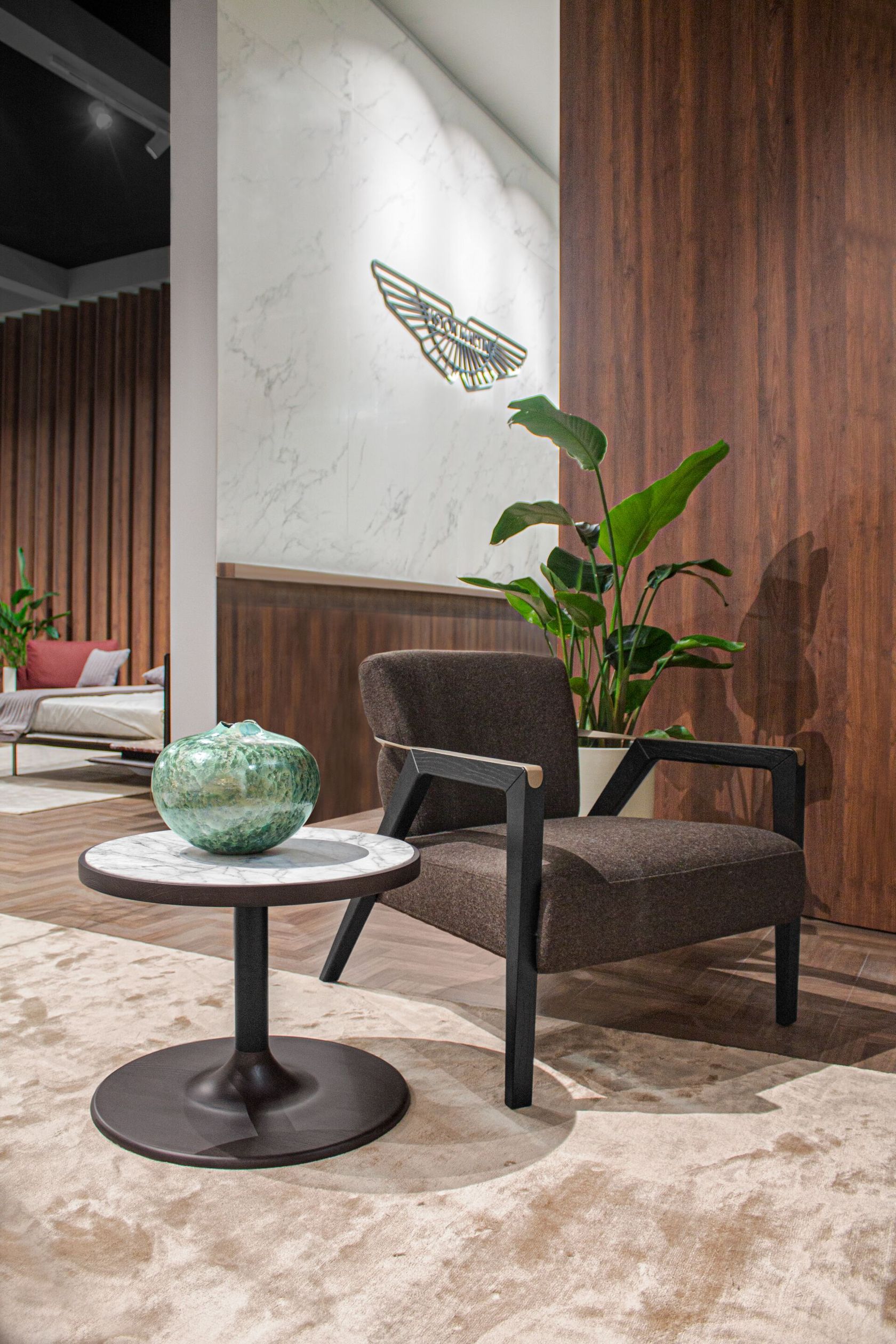 V221 扶手椅 By Aston Martin