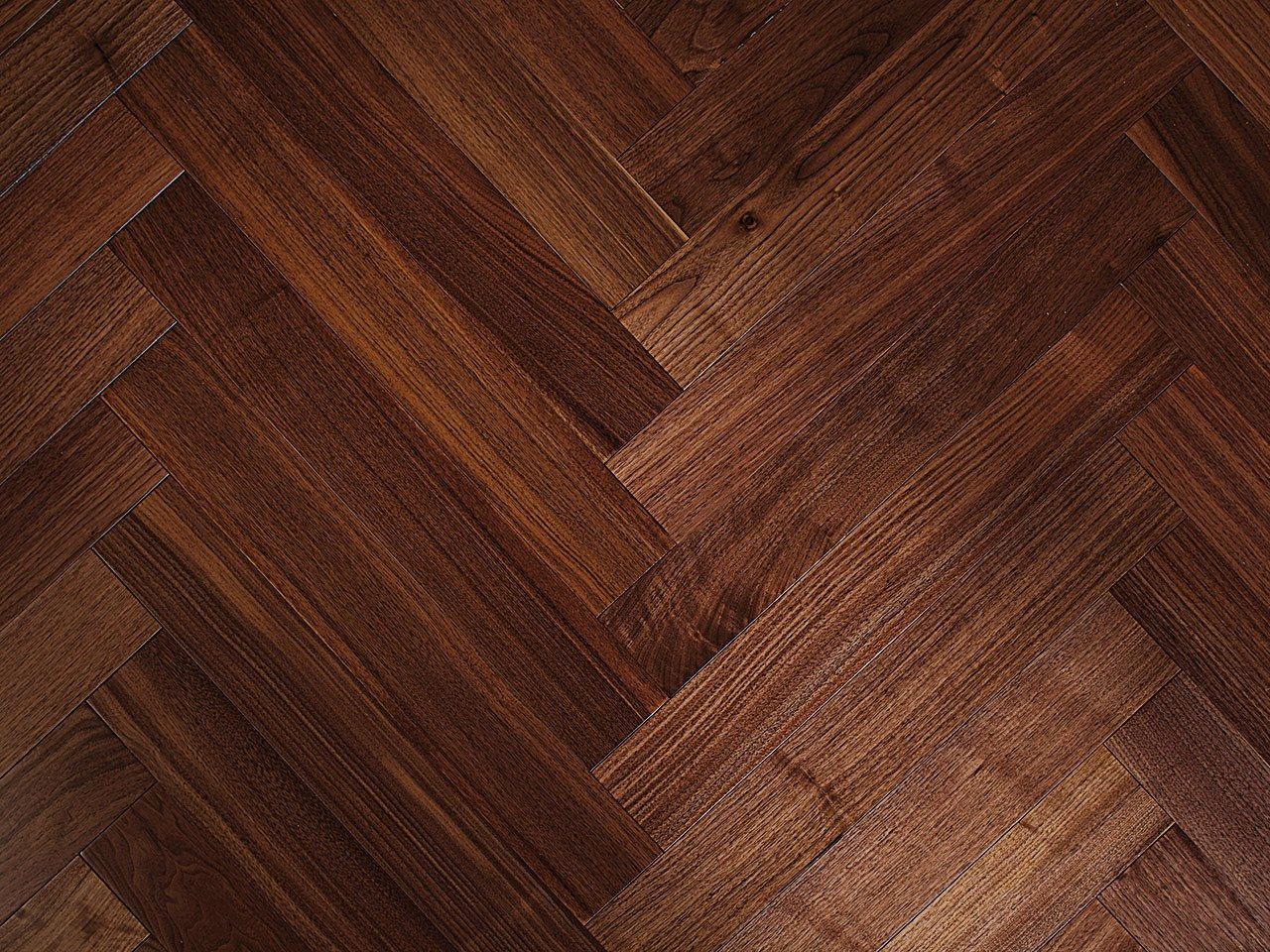 Solid wood parquet BÂTON ROMPU NOYER By Signature Parquet
