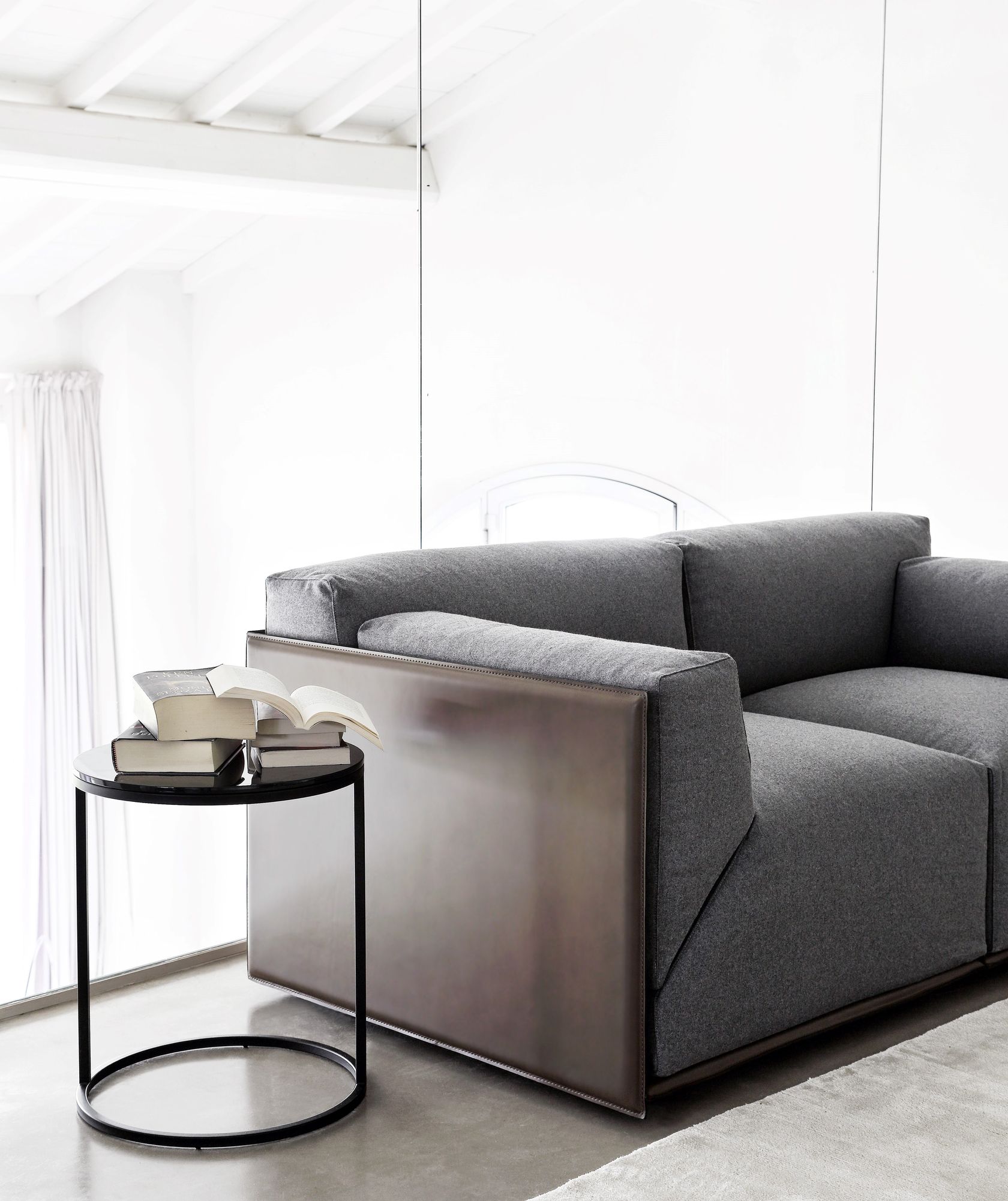 BACON Fabric sofa By Meridiani | design Andrea Parisio